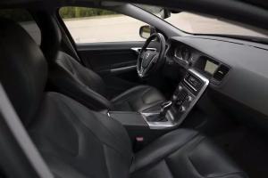 Черный Вольво B60 2016 в Елгава, объемом двигателя 2.00 л и пробегом 232 тыс. км за 12500 €, фото 13 на AUTOMOTO.COM.LV
