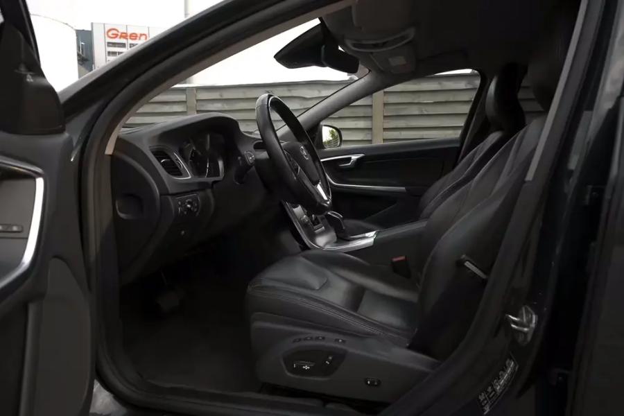 Черный Вольво B60 2016 в Елгава, объемом двигателя 2.00 л и пробегом 232 тыс. км за 12500 €, фото 16 на AUTOMOTO.COM.LV