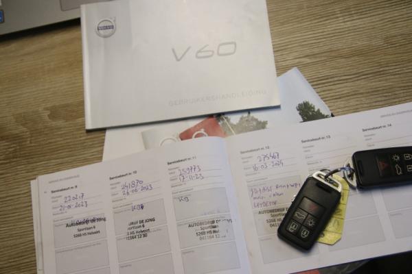 Black Volvo V60 2016 in Riga, with an engine capacity of 2.00 L and mileage of 298 thousand km for 6990 €, photo 2 on AUTOMOTO.COM.LV