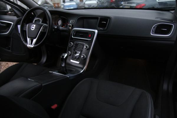 Black Volvo V60 2016 in Riga, with an engine capacity of 2.00 L and mileage of 298 thousand km for 6990 €, photo 8 on AUTOMOTO.COM.LV