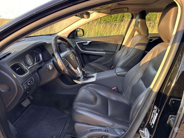 Black Volvo V60 2016 in Klaipeda, with an engine capacity of 1.97 L and mileage of 266 thousand km for 8900 €, photo 8 on AUTOMOTO.COM.LV