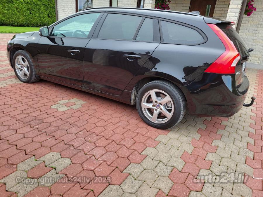 Черный Вольво B60 2016 в Таллин, объемом двигателя 2.00 л и пробегом 219 тыс. км за 7899 €, фото 5 на AUTOMOTO.COM.LV