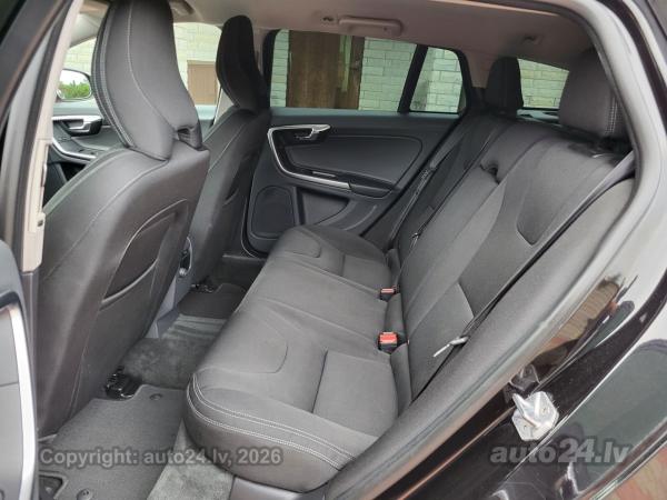 Black Volvo V60 2016 in Tallinn, with an engine capacity of 2.00 L and mileage of 219 thousand km for 7899 €, photo 7 on AUTOMOTO.COM.LV