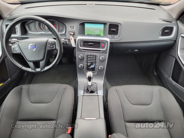 Black Volvo V60 2016 in Tallinn, with an engine capacity of 2.00 L and mileage of 219 thousand km for 7899 €, photo 9 on AUTOMOTO.COM.LV