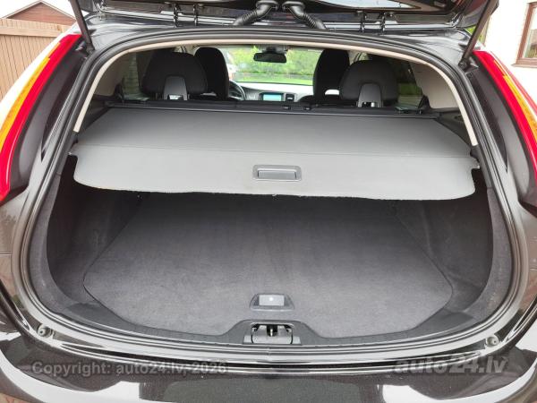 Black Volvo V60 2016 in Tallinn, with an engine capacity of 2.00 L and mileage of 219 thousand km for 7899 €, photo 10 on AUTOMOTO.COM.LV