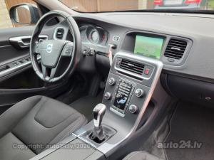 Черный Вольво B60 2016 в Таллин, объемом двигателя 2.00 л и пробегом 219 тыс. км за 7899 €, фото 15 на AUTOMOTO.COM.LV