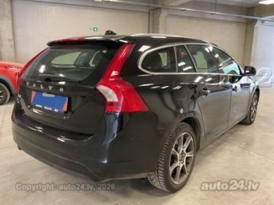 Melns Volvo V60 2016 Tallina, ar dzinēja tilpumu 2.00 L un nobraukumu 242 tūkst. km par 7500 €, foto 3 vietnē AUTOMOTO.COM.LV