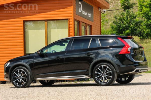 Melns Volvo V60 2016 Tukums, ar dzinēja tilpumu 2.00 L un nobraukumu 214 tūkst. km par 10990 €, foto 5 vietnē AUTOMOTO.COM.LV
