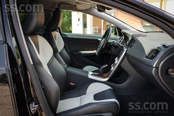 Melns Volvo V60 2016 Tukums, ar dzinēja tilpumu 2.00 L un nobraukumu 214 tūkst. km par 10990 €, foto 8 vietnē AUTOMOTO.COM.LV