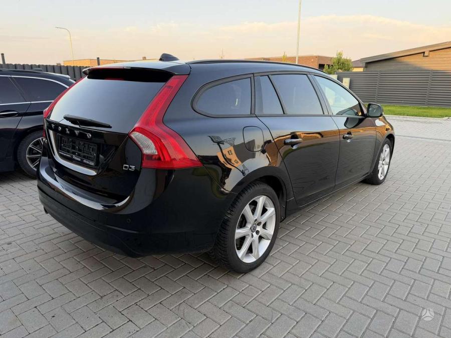 Melns Volvo V60 2016 Klaipėda, ar dzinēja tilpumu 1.97 L un nobraukumu 186 tūkst. km par 8999 €, foto 4 vietnē AUTOMOTO.COM.LV