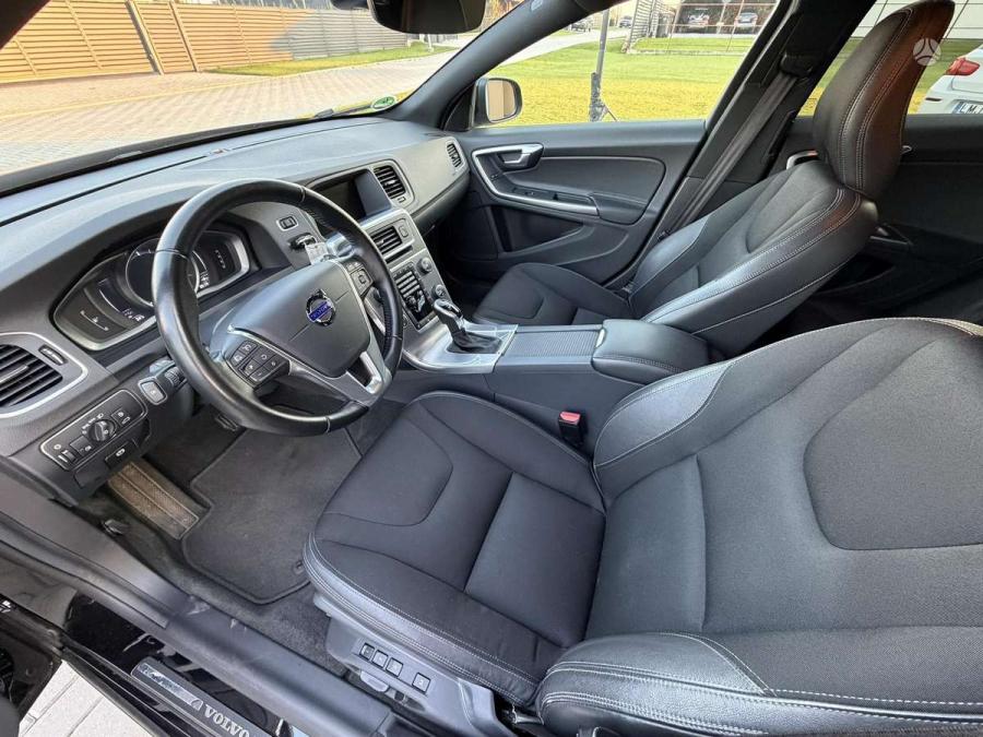 Melns Volvo V60 2016 Klaipėda, ar dzinēja tilpumu 1.97 L un nobraukumu 186 tūkst. km par 8999 €, foto 6 vietnē AUTOMOTO.COM.LV