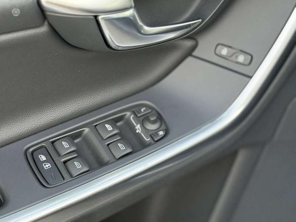 Black Volvo V60 2016 in Klaipeda, with an engine capacity of 1.97 L and mileage of 186 thousand km for 8999 €, photo 8 on AUTOMOTO.COM.LV