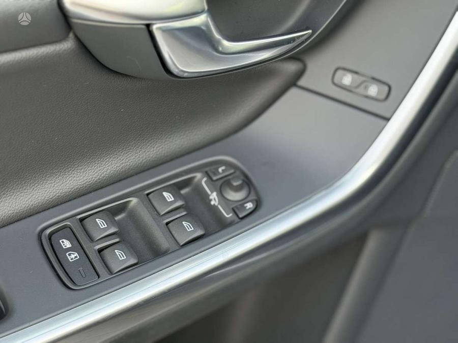 Melns Volvo V60 2016 Klaipėda, ar dzinēja tilpumu 1.97 L un nobraukumu 186 tūkst. km par 8999 €, foto 9 vietnē AUTOMOTO.COM.LV