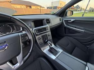 Melns Volvo V60 2016 Klaipėda, ar dzinēja tilpumu 1.97 L un nobraukumu 186 tūkst. km par 8999 €, foto 11 vietnē AUTOMOTO.COM.LV