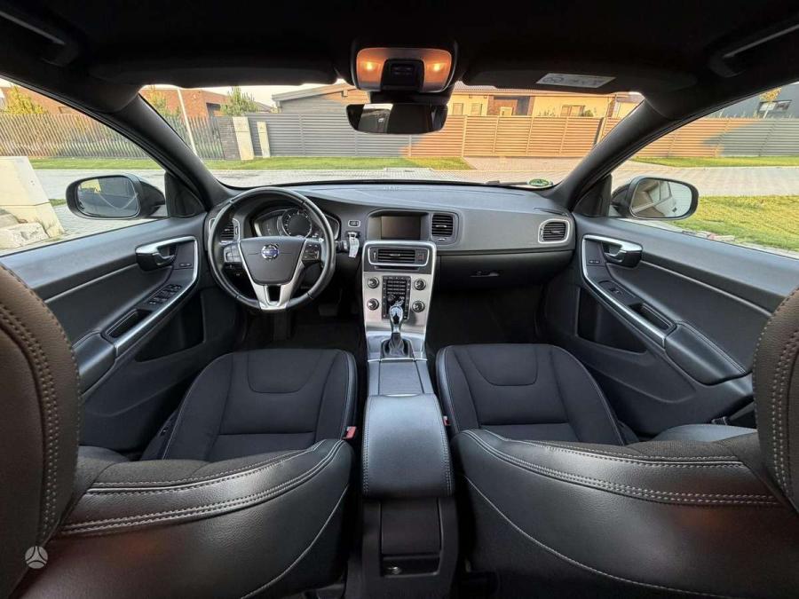 Melns Volvo V60 2016 Klaipėda, ar dzinēja tilpumu 1.97 L un nobraukumu 186 tūkst. km par 8999 €, foto 15 vietnē AUTOMOTO.COM.LV