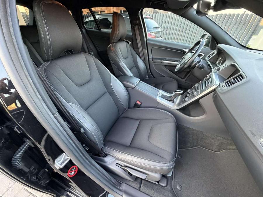 Melns Volvo V60 2016 Klaipėda, ar dzinēja tilpumu 1.97 L un nobraukumu 186 tūkst. km par 8999 €, foto 17 vietnē AUTOMOTO.COM.LV