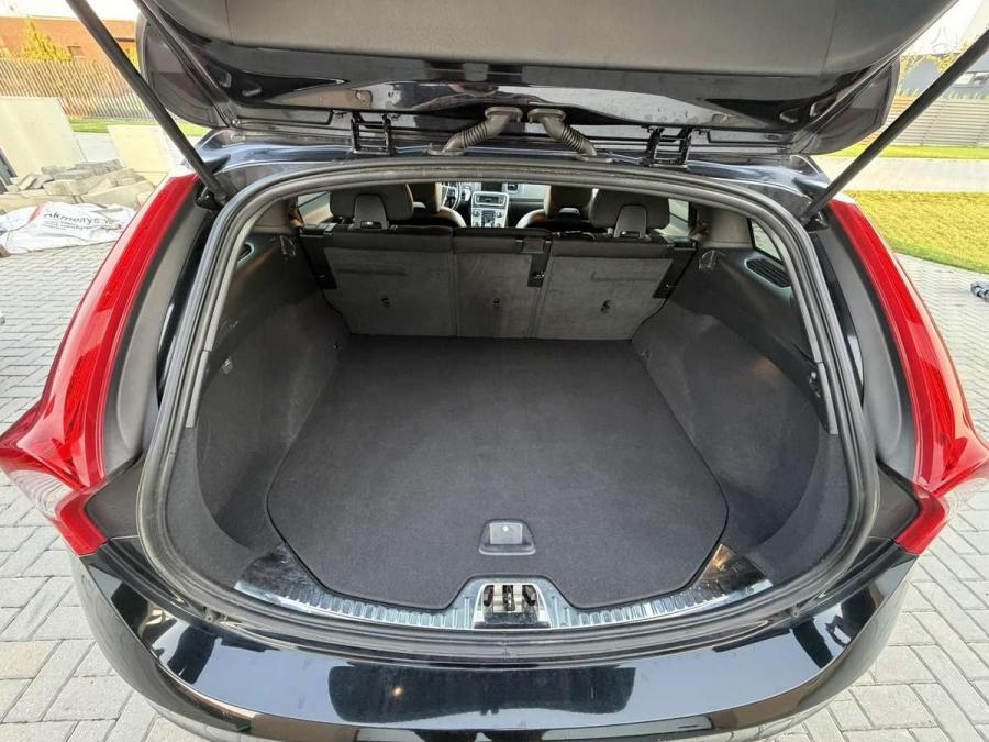 Melns Volvo V60 2016 Klaipėda, ar dzinēja tilpumu 1.97 L un nobraukumu 186 tūkst. km par 8999 €, foto 18 vietnē AUTOMOTO.COM.LV