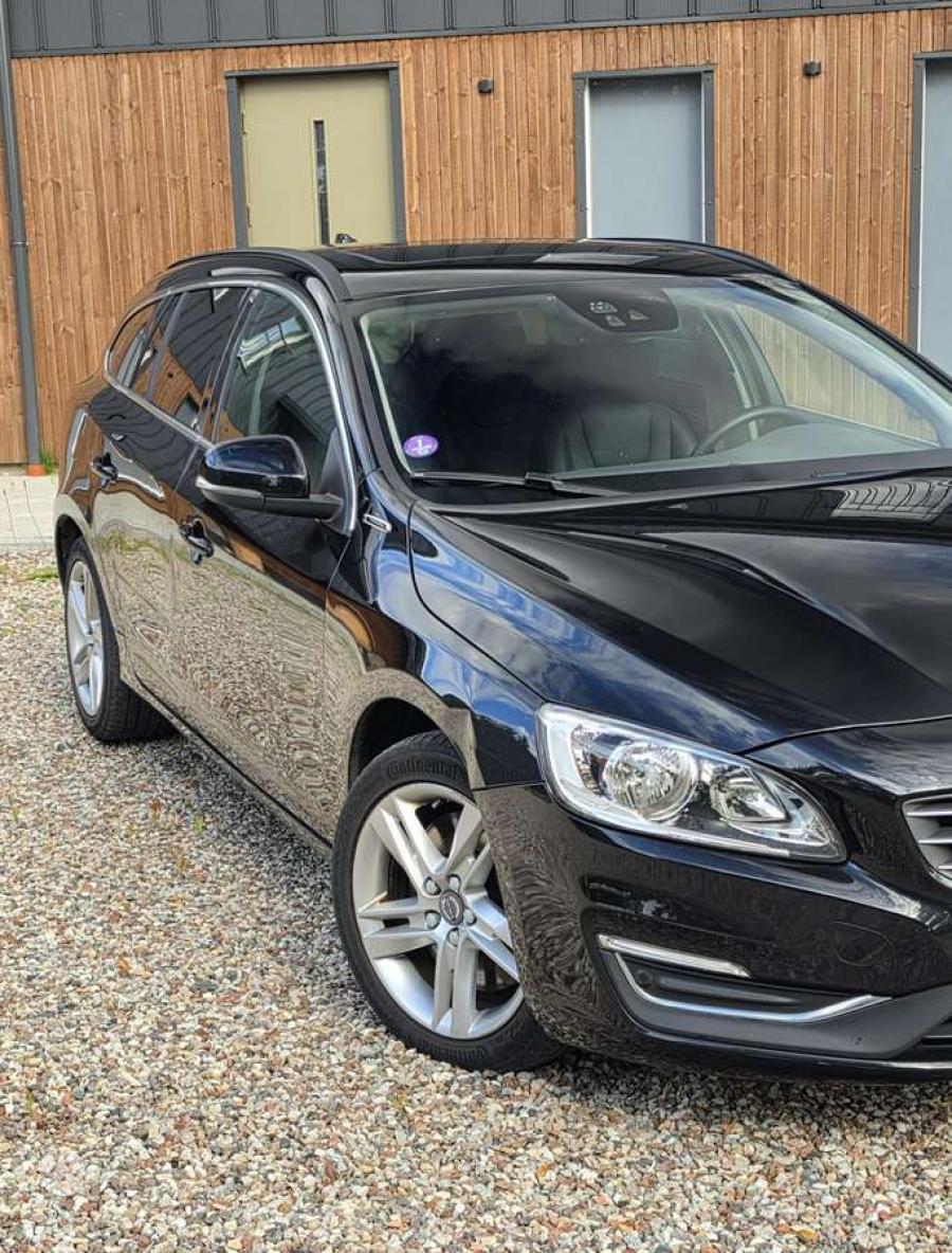 Melns Volvo V60 2016 Raseiniai, ar dzinēja tilpumu 2.40 L un nobraukumu 139 tūkst. km par 7399 €, foto 4 vietnē AUTOMOTO.COM.LV