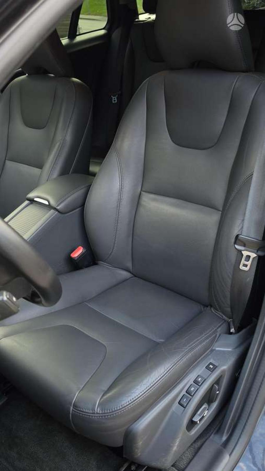 Melns Volvo V60 2016 Raseiniai, ar dzinēja tilpumu 2.40 L un nobraukumu 139 tūkst. km par 7399 €, foto 21 vietnē AUTOMOTO.COM.LV
