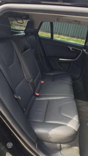 Melns Volvo V60 2016 Raseiniai, ar dzinēja tilpumu 2.40 L un nobraukumu 139 tūkst. km par 7399 €, foto 23 vietnē AUTOMOTO.COM.LV