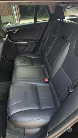 Melns Volvo V60 2016 Raseiniai, ar dzinēja tilpumu 2.40 L un nobraukumu 139 tūkst. km par 7399 €, foto 24 vietnē AUTOMOTO.COM.LV