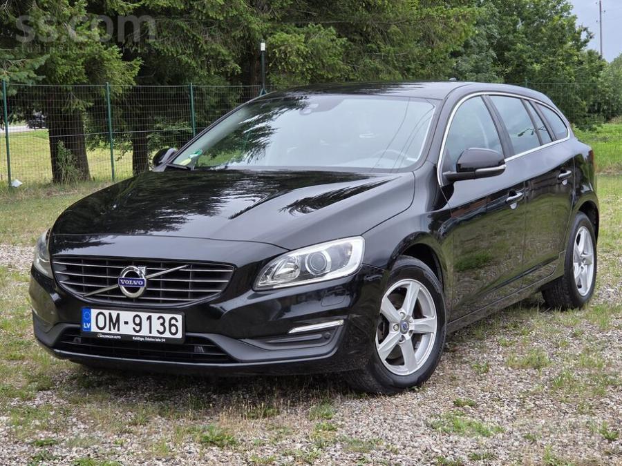 Black Volvo V60 2016 in Kuldiga, with an engine capacity of 2.00 L and mileage of 290 thousand km for 8300 €, photo 1 on AUTOMOTO.COM.LV