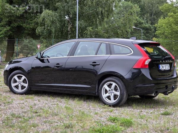 Black Volvo V60 2016 in Kuldiga, with an engine capacity of 2.00 L and mileage of 290 thousand km for 8300 €, photo 4 on AUTOMOTO.COM.LV