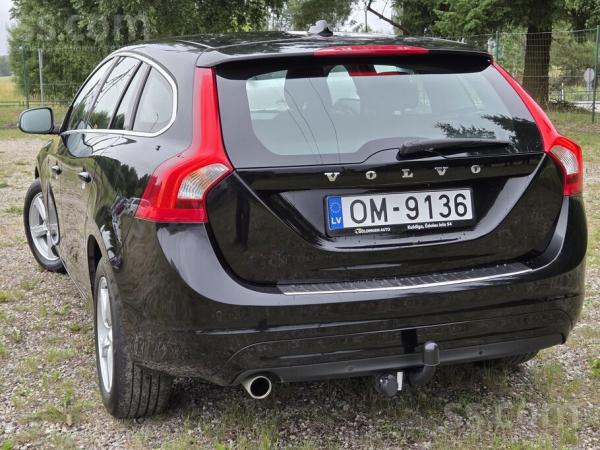Black Volvo V60 2016 in Kuldiga, with an engine capacity of 2.00 L and mileage of 290 thousand km for 8300 €, photo 5 on AUTOMOTO.COM.LV