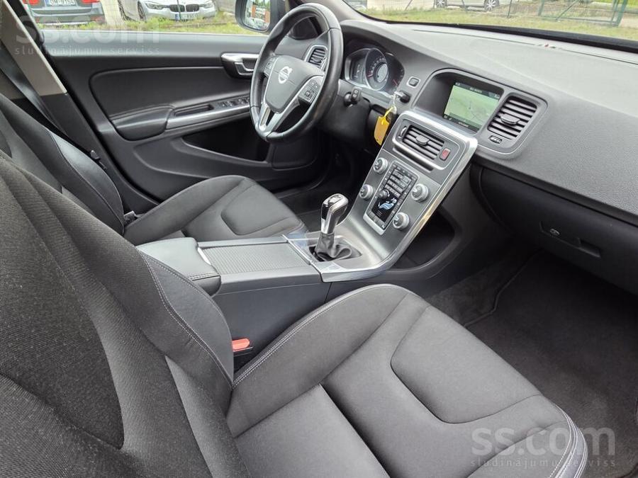 Black Volvo V60 2016 in Kuldiga, with an engine capacity of 2.00 L and mileage of 290 thousand km for 8300 €, photo 8 on AUTOMOTO.COM.LV