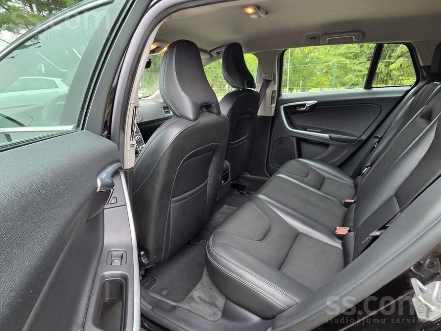 Black Volvo V60 2016 in Kuldiga, with an engine capacity of 2.00 L and mileage of 290 thousand km for 8300 €, photo 9 on AUTOMOTO.COM.LV