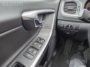 Black Volvo V60 2016 in Kuldiga, with an engine capacity of 2.00 L and mileage of 290 thousand km for 8300 €, photo 16 on AUTOMOTO.COM.LV