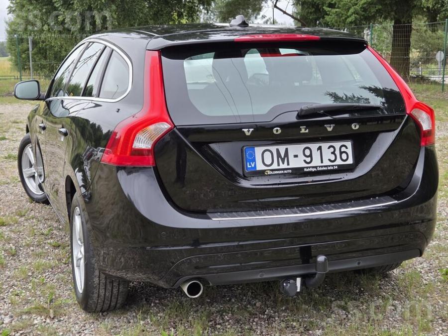 Black Volvo V60 2016 in Kuldiga, with an engine capacity of 2.00 L and mileage of 290 thousand km for 8300 €, photo 6 on AUTOMOTO.COM.LV