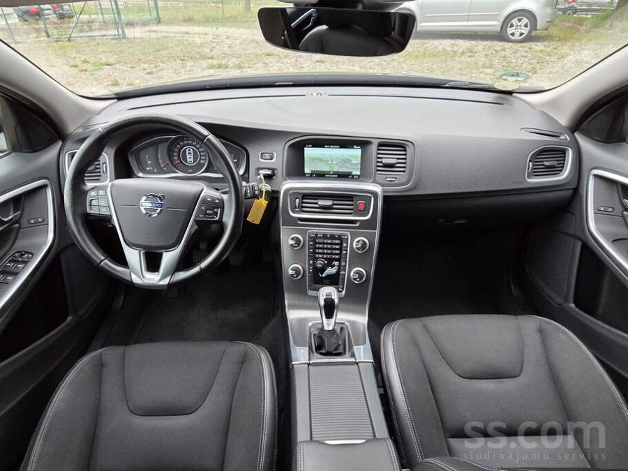 Black Volvo V60 2016 in Kuldiga, with an engine capacity of 2.00 L and mileage of 290 thousand km for 8300 €, photo 7 on AUTOMOTO.COM.LV