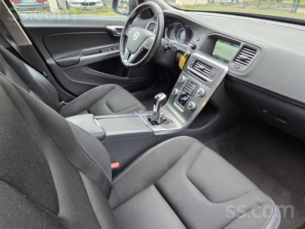 Black Volvo V60 2016 in Kuldiga, with an engine capacity of 2.00 L and mileage of 290 thousand km for 8300 €, photo 7 on AUTOMOTO.COM.LV