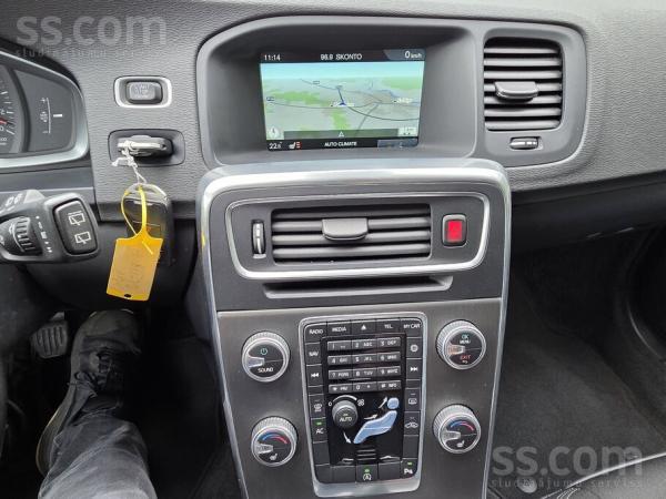 Black Volvo V60 2016 in Kuldiga, with an engine capacity of 2.00 L and mileage of 290 thousand km for 8300 €, photo 9 on AUTOMOTO.COM.LV