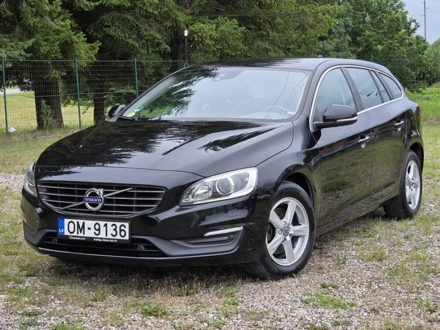 Black Volvo V60 2016 in Kuldiga, with an engine capacity of 2.00 L and mileage of 290 thousand km for 8300 €, photo 1 on AUTOMOTO.COM.LV