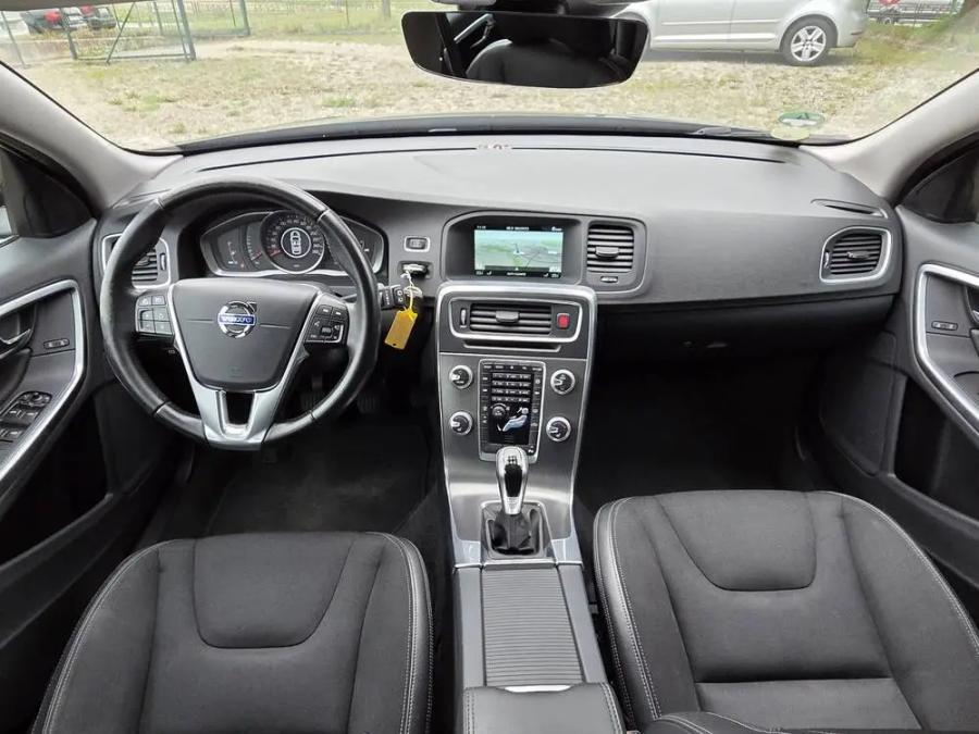 Black Volvo V60 2016 in Kuldiga, with an engine capacity of 2.00 L and mileage of 290 thousand km for 8300 €, photo 7 on AUTOMOTO.COM.LV