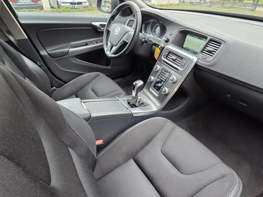 Black Volvo V60 2016 in Kuldiga, with an engine capacity of 2.00 L and mileage of 290 thousand km for 8300 €, photo 8 on AUTOMOTO.COM.LV