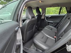 Black Volvo V60 2016 in Kuldiga, with an engine capacity of 2.00 L and mileage of 290 thousand km for 8300 €, photo 9 on AUTOMOTO.COM.LV