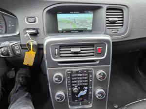 Black Volvo V60 2016 in Kuldiga, with an engine capacity of 2.00 L and mileage of 290 thousand km for 8300 €, photo 10 on AUTOMOTO.COM.LV