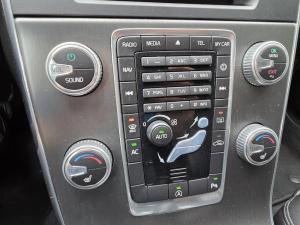 Black Volvo V60 2016 in Kuldiga, with an engine capacity of 2.00 L and mileage of 290 thousand km for 8300 €, photo 12 on AUTOMOTO.COM.LV