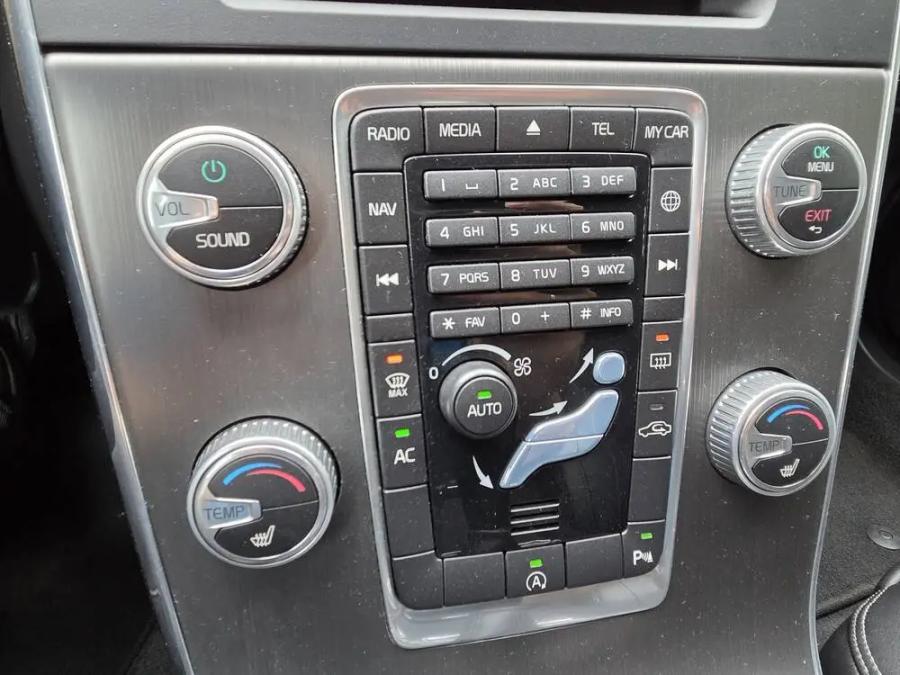 Black Volvo V60 2016 in Kuldiga, with an engine capacity of 2.00 L and mileage of 290 thousand km for 8300 €, photo 12 on AUTOMOTO.COM.LV