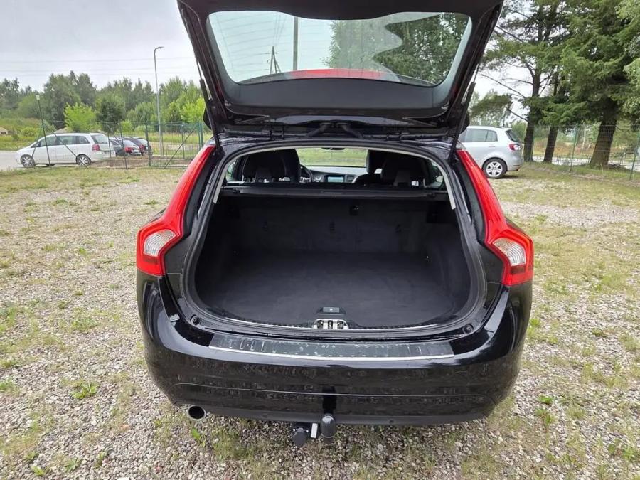 Black Volvo V60 2016 in Kuldiga, with an engine capacity of 2.00 L and mileage of 290 thousand km for 8300 €, photo 14 on AUTOMOTO.COM.LV