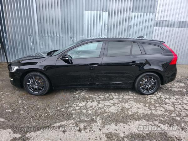 Black Volvo V60 2016 in Tallinn, with an engine capacity of 2.00 L and mileage of 166 thousand km for 7990 €, photo 5 on AUTOMOTO.COM.LV
