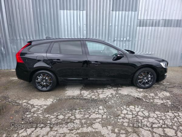 Black Volvo V60 2016 in Tallinn, with an engine capacity of 2.00 L and mileage of 166 thousand km for 7990 €, photo 6 on AUTOMOTO.COM.LV
