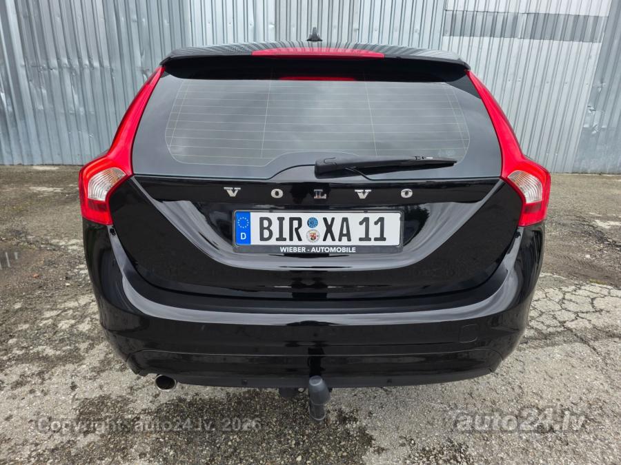 Black Volvo V60 2016 in Tallinn, with an engine capacity of 2.00 L and mileage of 166 thousand km for 7990 €, photo 9 on AUTOMOTO.COM.LV