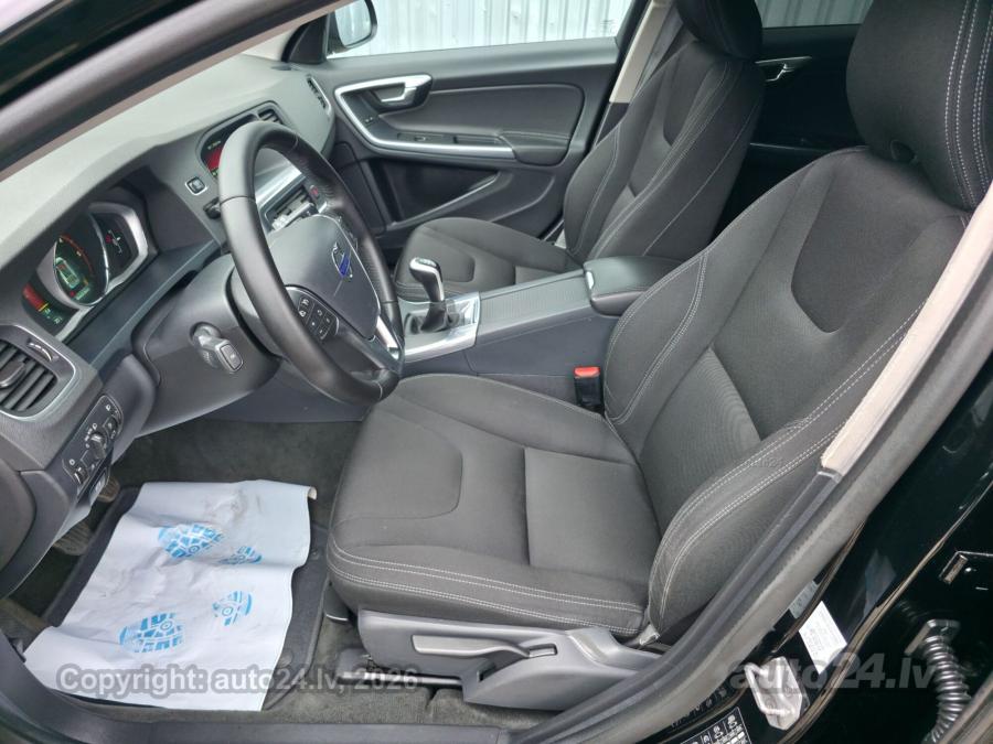 Black Volvo V60 2016 in Tallinn, with an engine capacity of 2.00 L and mileage of 166 thousand km for 7990 €, photo 10 on AUTOMOTO.COM.LV