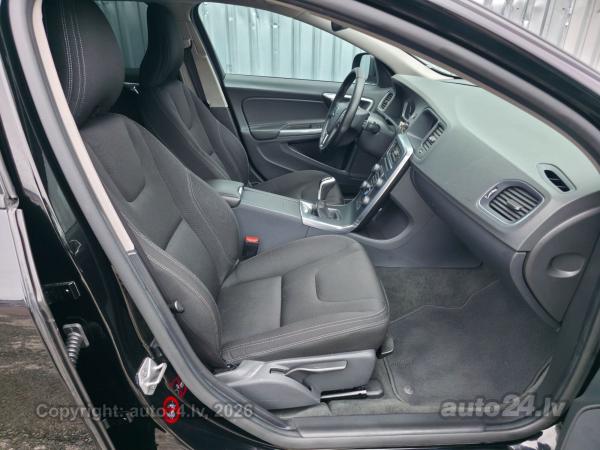 Black Volvo V60 2016 in Tallinn, with an engine capacity of 2.00 L and mileage of 166 thousand km for 7990 €, photo 10 on AUTOMOTO.COM.LV