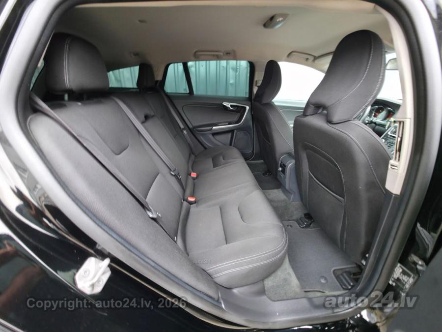 Black Volvo V60 2016 in Tallinn, with an engine capacity of 2.00 L and mileage of 166 thousand km for 7990 €, photo 13 on AUTOMOTO.COM.LV