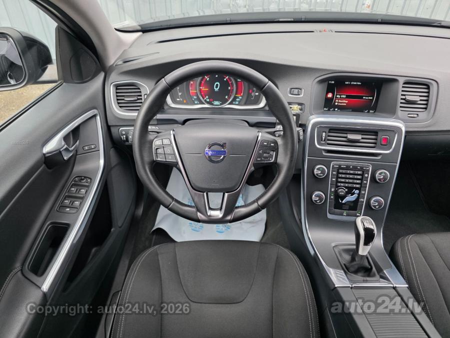 Black Volvo V60 2016 in Tallinn, with an engine capacity of 2.00 L and mileage of 166 thousand km for 7990 €, photo 14 on AUTOMOTO.COM.LV